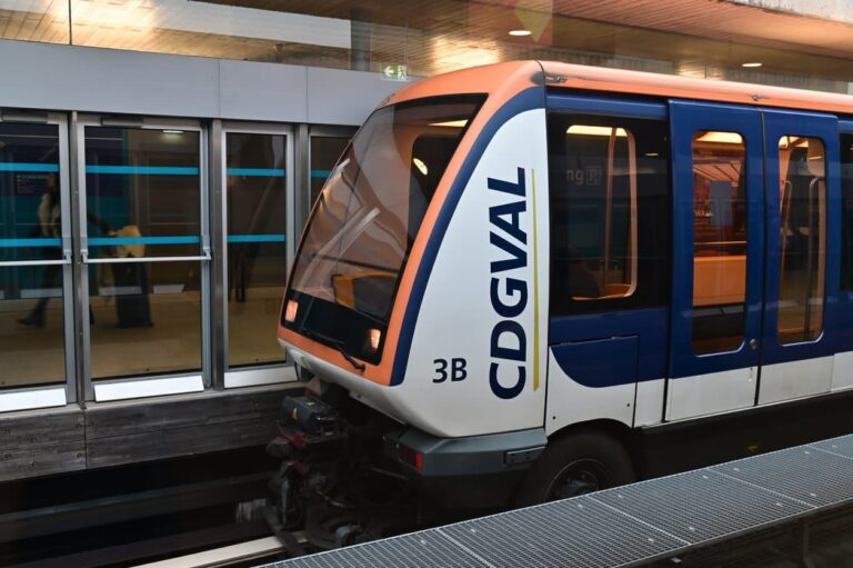 CDGVAL: Shuttle at Roissy Charles-De-Gaulle Airport